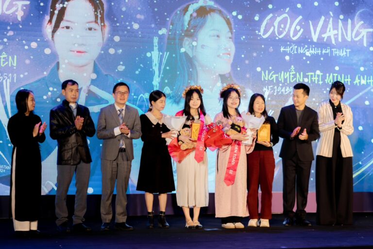 Lộ diện 2 Cóc vàng tại lễ tôn vinh sinh viên xuất sắc học kỳ Fall 2024 ...