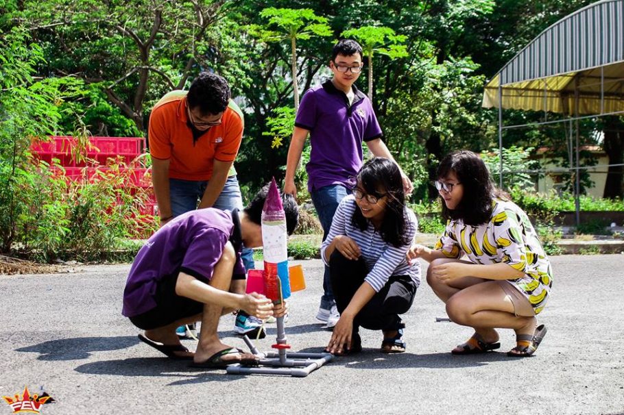 ten lua nuoc (8) - Trường Đại học FPT