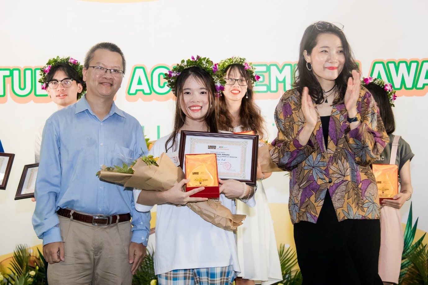 Hé lộ gương mặt và bí quyết săn “ngôi vương” của 3 Cóc Vàng học kỳ Fall ...