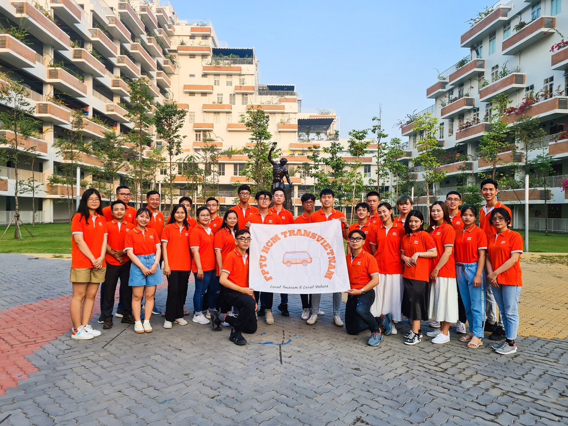 Tour xuyên Việt đầu tiên tại Đại học FPT Tp. HCM đã chính thức khởi ...