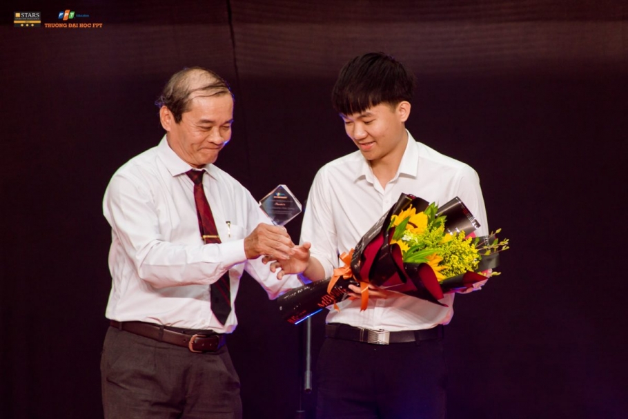 Hành trình học chơi “xơi” cóc vàng Đại học FPT của Lương Nguyễn Nhật ...