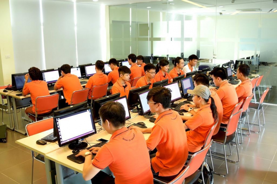 Khám phá phòng lab xịn xò nơi những con robot hay xe tự hành của SV ĐH FPT ra đời | Trường Đại ...