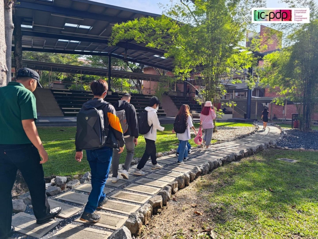 Sinh viên ĐH FPT bắt đầu hành trình 28 ngày học tại TAR University ...