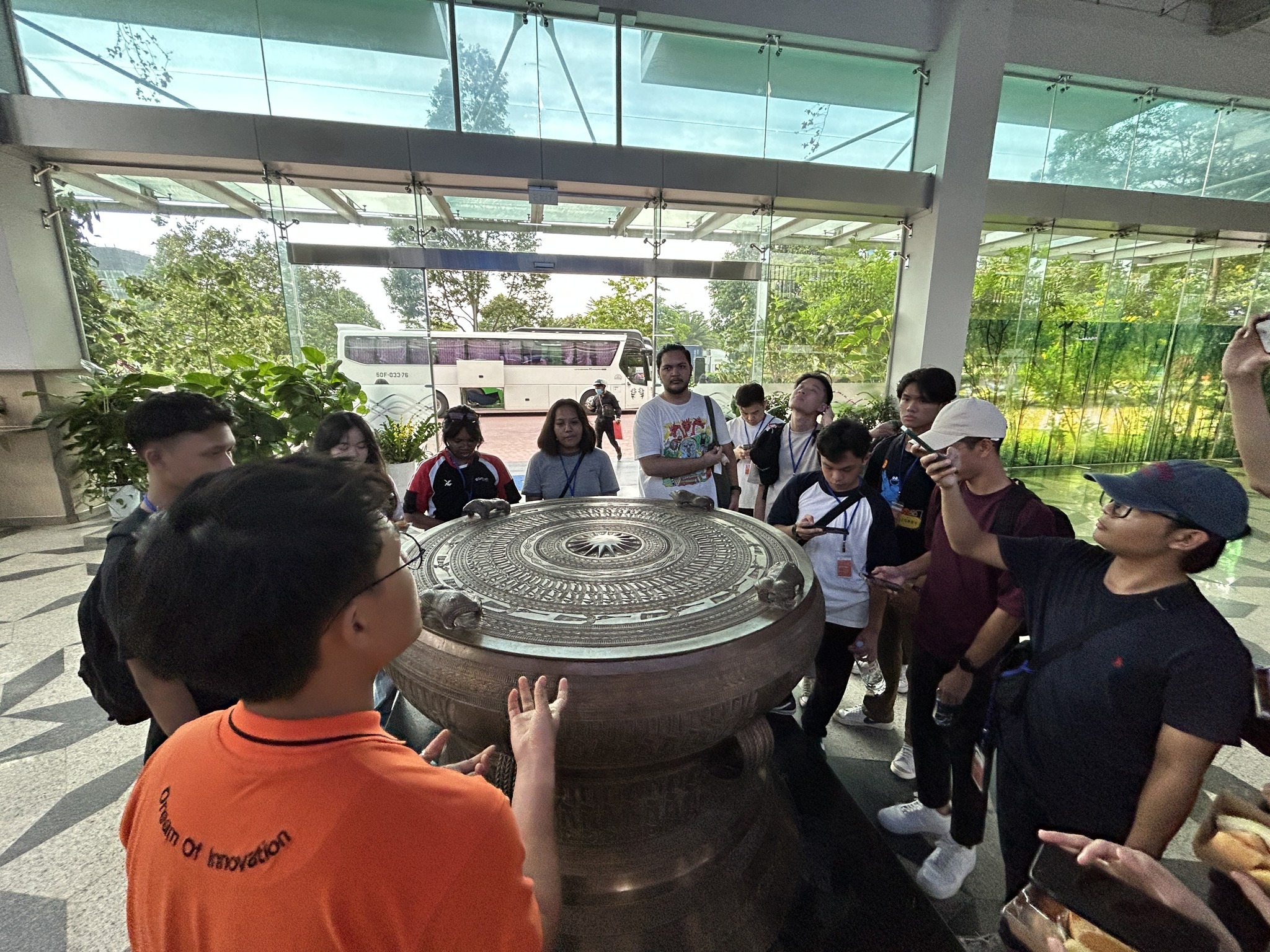 sinh vien singapore va sinh vien dh fpt giao luu p2a 3 | Trường Đại học FPT