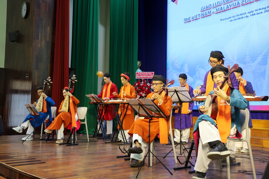 nhac cu dan toc dh fpt 5 - Trường Đại học FPT