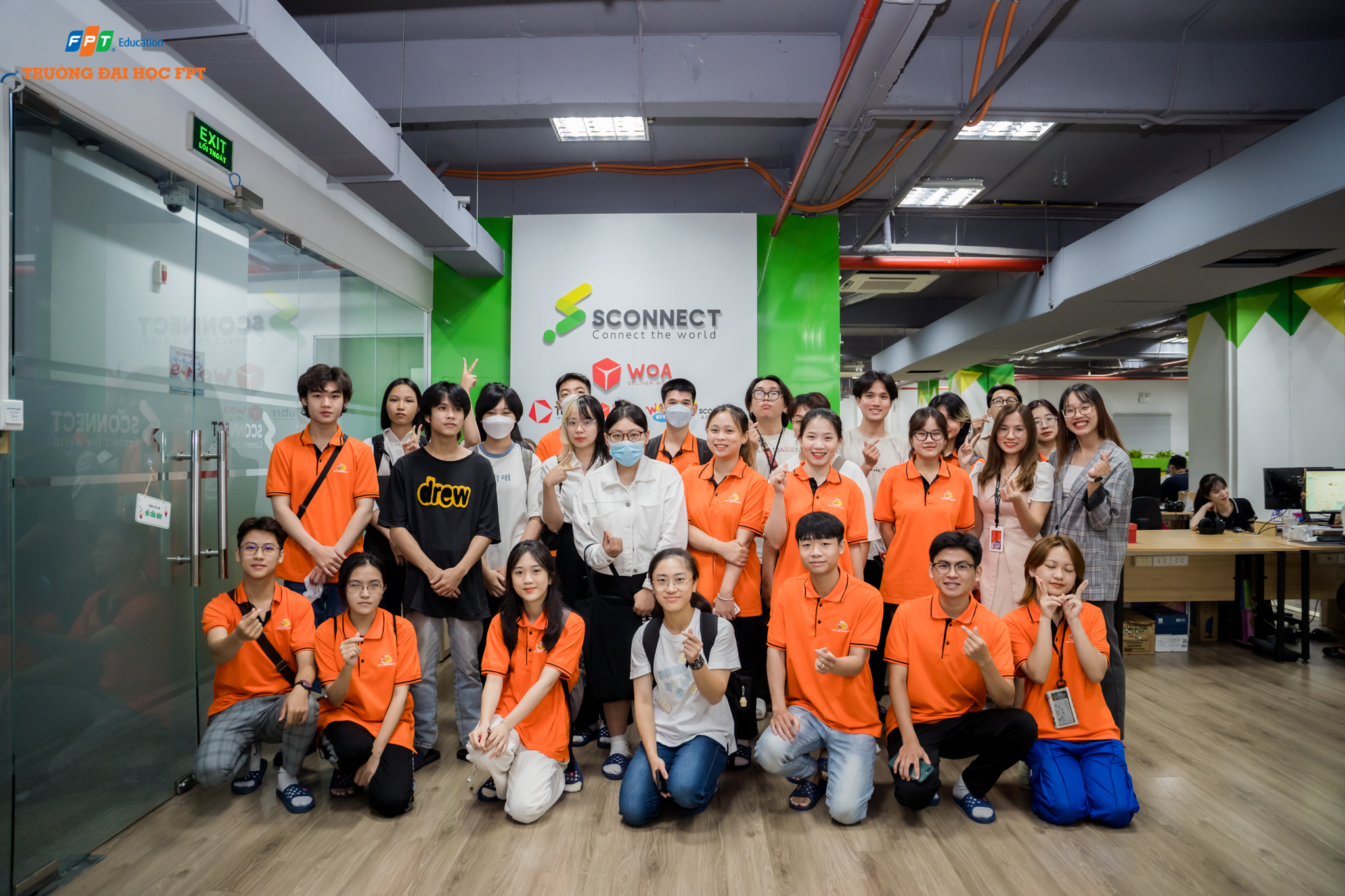 Sinh viên trường F choáng ngợp trước "Bộ sưu tập" nút bạc, nút vàng, nút kim cương tại Sconnect ...