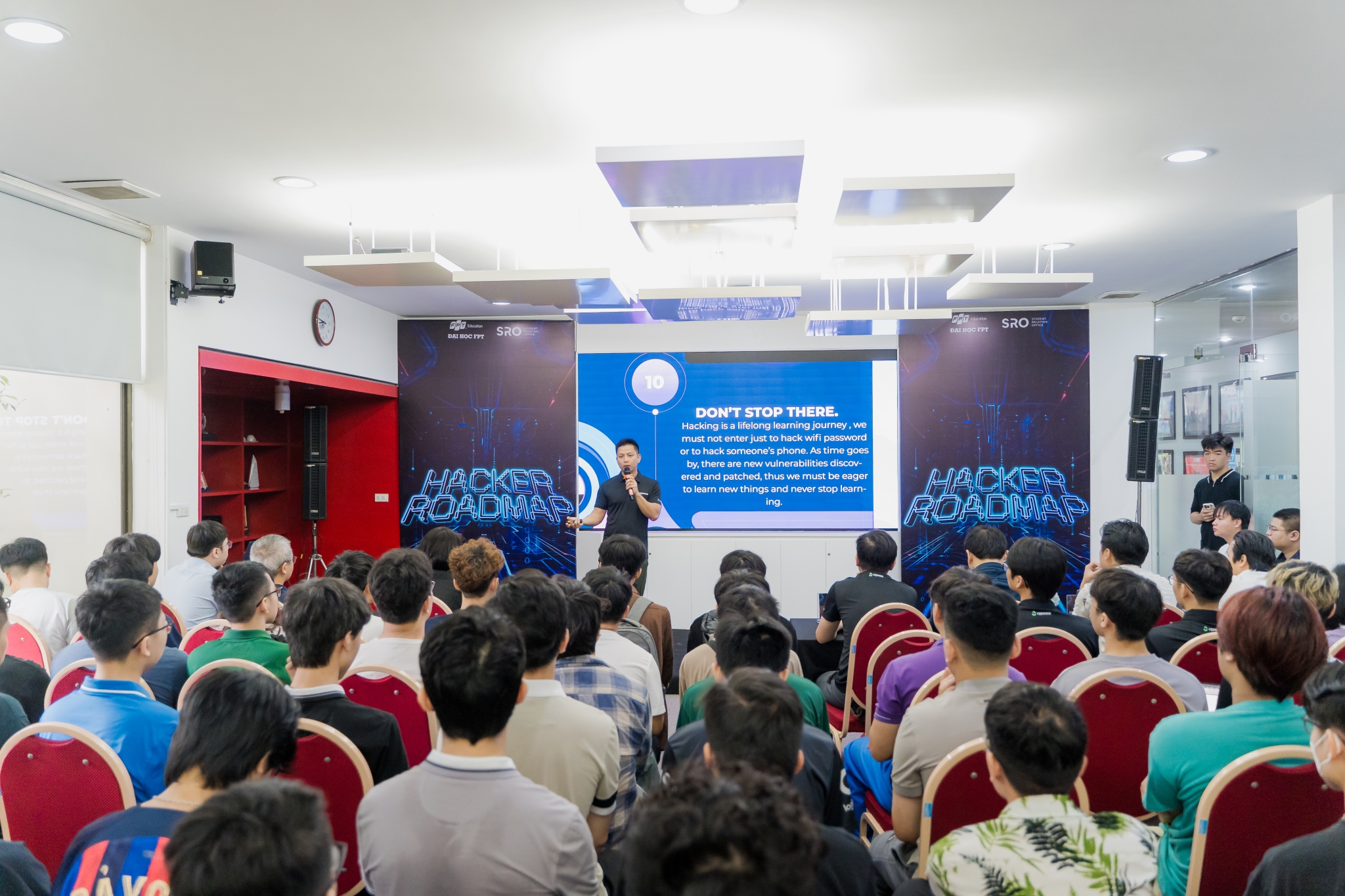 Hiếu PC truyền lửa tại Talkshow “Hacker Roadmap” - Đường đua của thế giới an ninh mạng | Trường ...